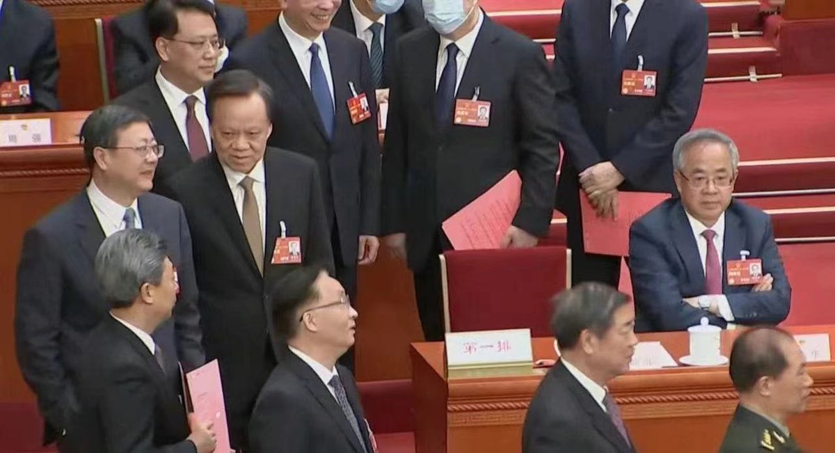 劉濤鎕 On Twitter 像陈敏尔和蔡奇这样的闽浙小吏,即便身居要职,怎么看都觉得一脸奸邪,古人说相由心生,这类拍马溜须之徒,历史上从不缺乏,往往随着先帝的驾崩,命运便会直落急下,现在