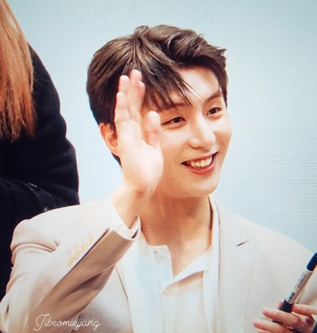 💙💛🎶 ₍˄·͈༝·͈˄*₎ ̑̑ on Twitter: "RT @jibeomiejjang: Happy rabbit.. sweet rabbit 🥰🥰"