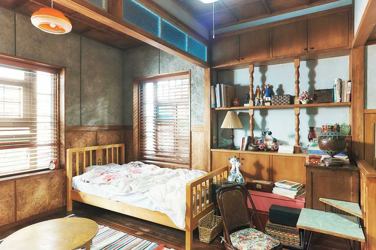 GINZA on Twitter: "『夕暮れに、手をつなぐ』の下宿先に潜入。空豆と音が暮らす場所https://ginzamag.com/culture/soramame_oto/…"