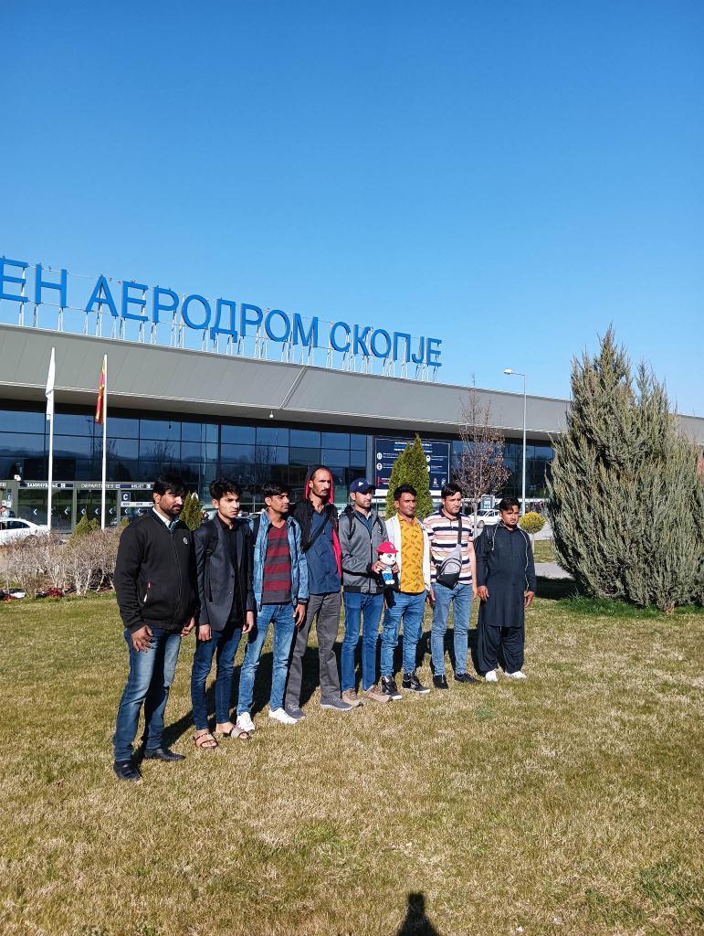 Патриотско Друштво On Twitter Ајде првите работници за 200 евра стигнаа