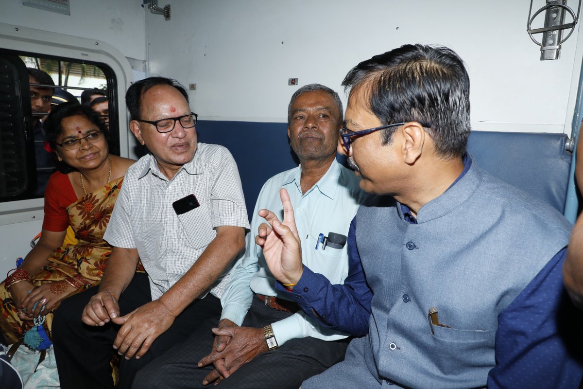 DRM Nanded on Twitter: "RT @SCRailwayIndia: Shri Arun Kumar Jain, General Manager, SCR interacts ...