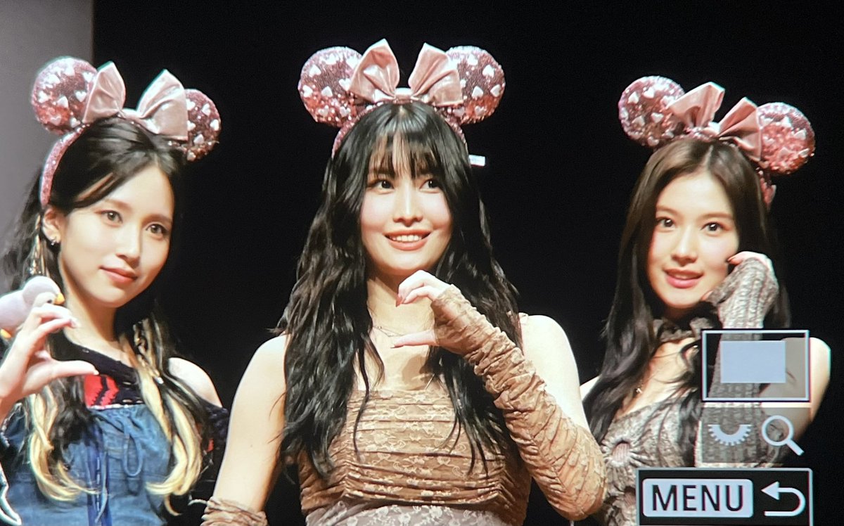 TWICE Indonesia on Twitter: "RT @TREE901334591: 230318 상암 팬싸 #트와이스 #TWICE #모모 #MOMO"