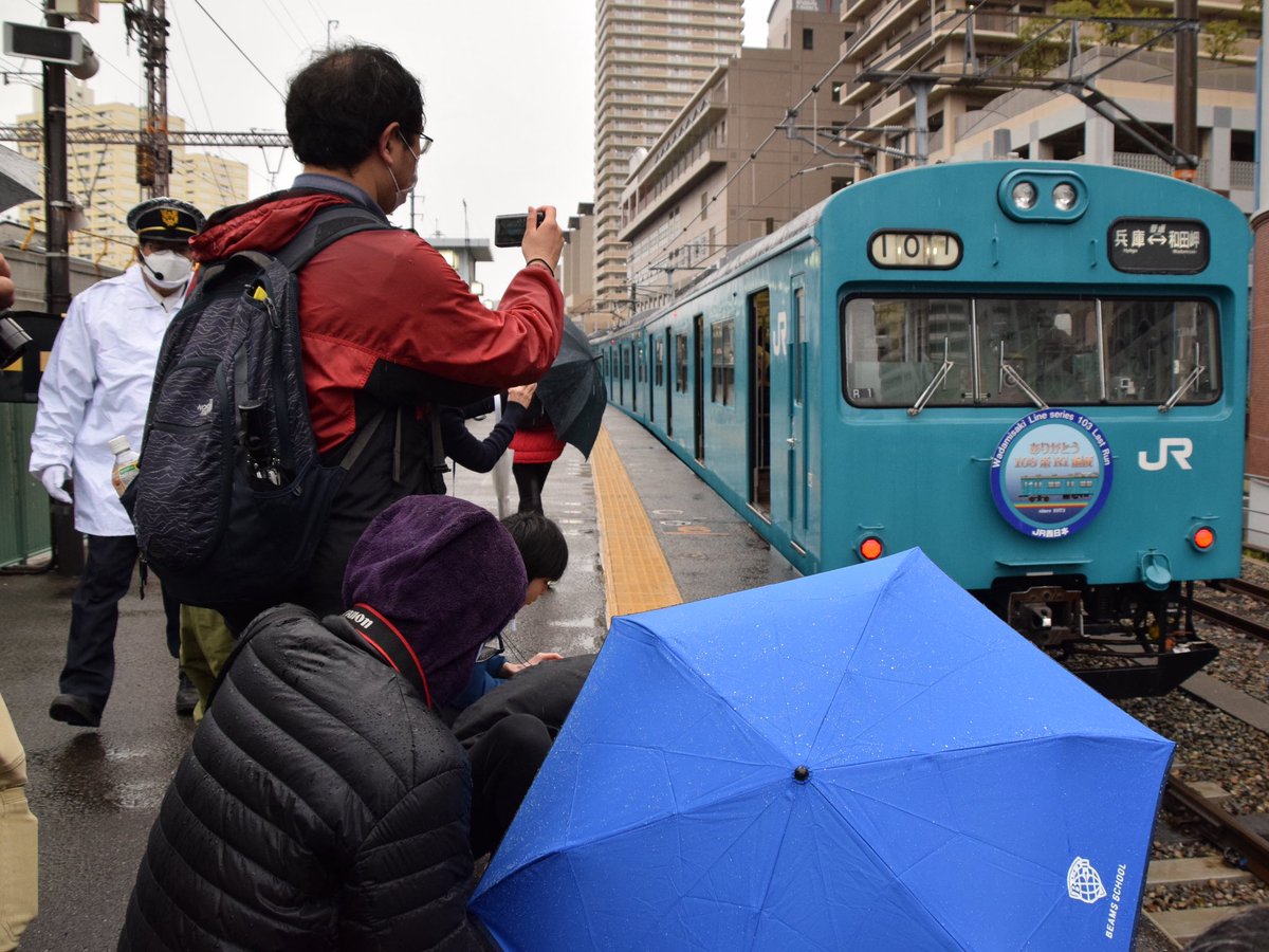 乙 訓 鐡 on Twitter: "本日の撮影 103系 R1編成(勇退) ありがとう和田岬線の103系R1編成、そして22年間の活躍お疲れ様でした。これにて最後のスカイブルー103系初期車 ...