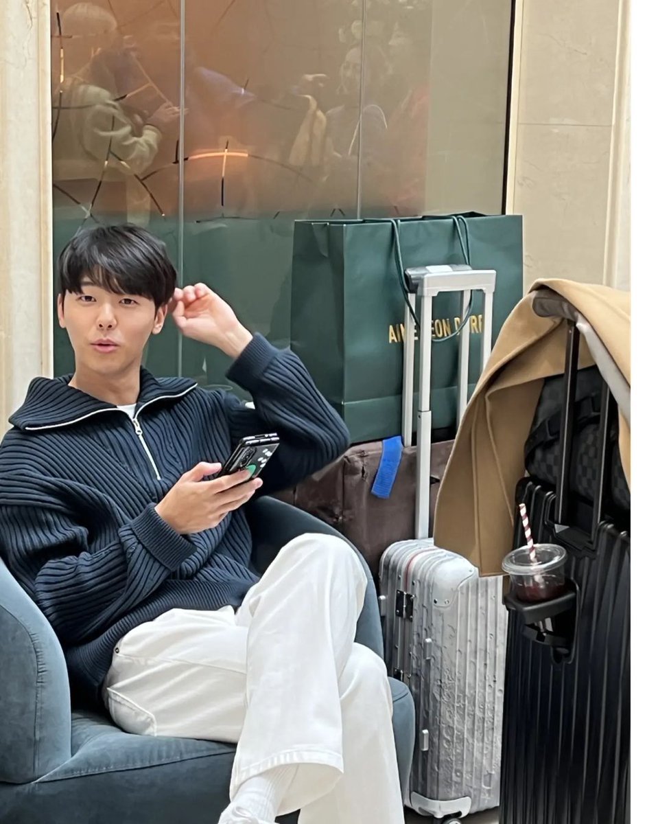 CNBLUE PHILIPPINES on Twitter: "[SNS] 230318 Minhyuk Instagram Update. 이쪽 쳐다보지마세요!!!! 찍는 걸 몰랐을 ...