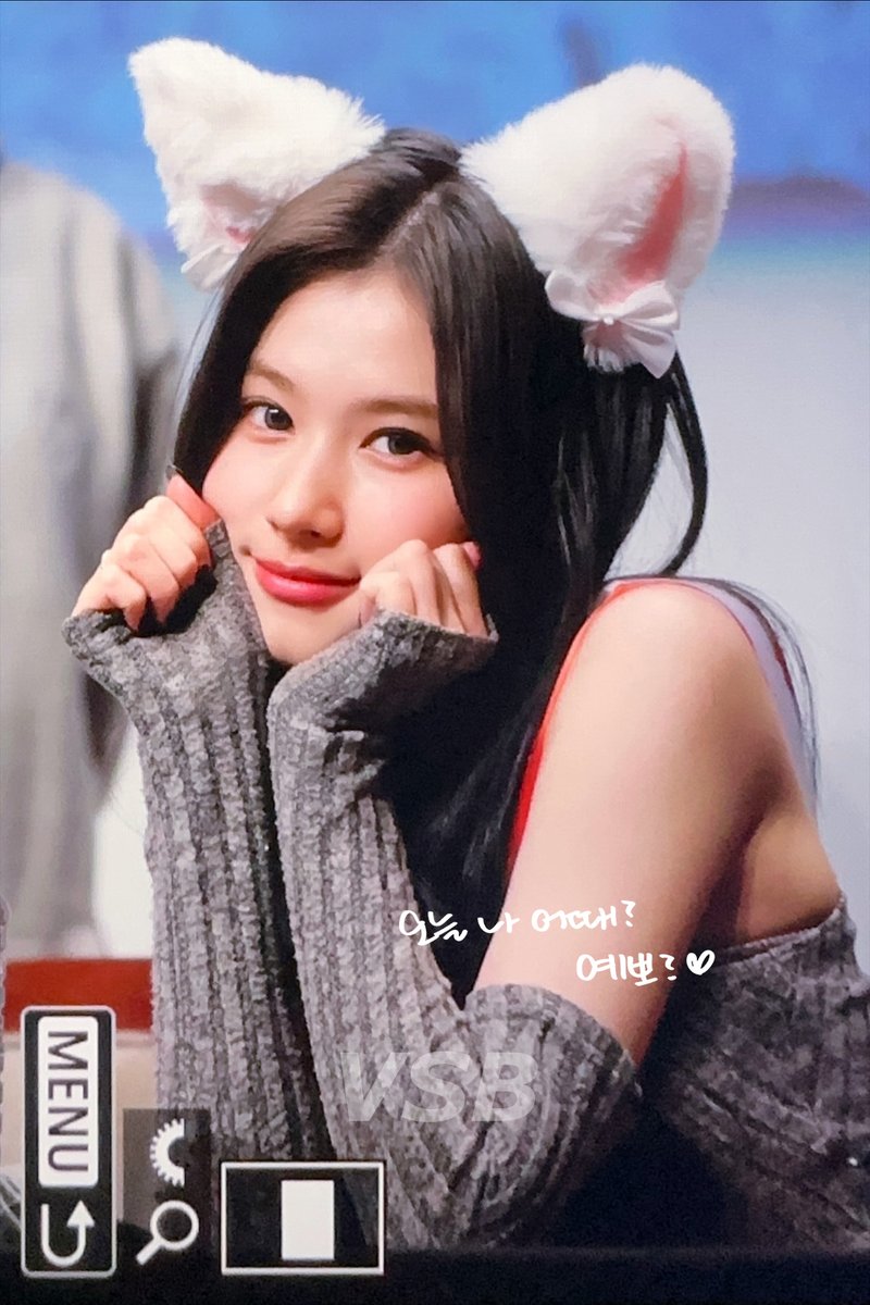 jajaimyeon 🐻🍑🐈‍⬛ on Twitter: "RT @VSB_1229: 230318 사운드웨이브 팬싸 😻 #트와이스 #TWICE #사나 #SANA #サナ"