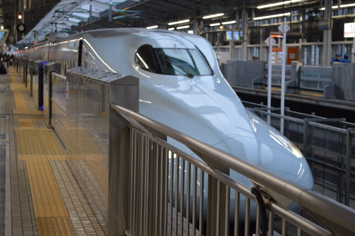 ポチリレール2018（投稿主のつぶやき） on Twitter: "山陽・九州新幹線で活躍するN700系8000番台です。丁度JR九州所属車両(左)とJR西日本所属車両(右)が並びました。九州 ...