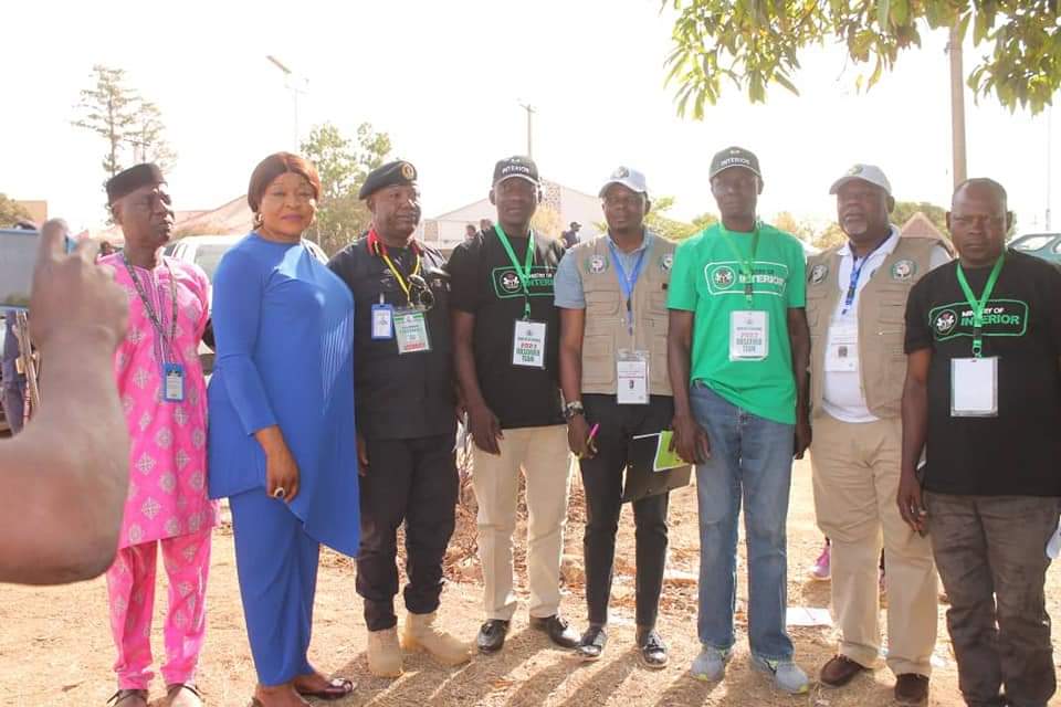 NYSC360 on Twitter: "ELECTION MONITORING TOUR : The State Coordinator, NYSC Plateau, Mrs. Esther ...