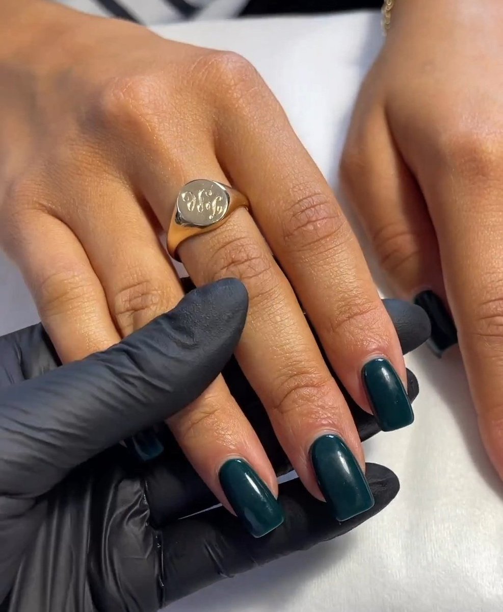 Are Zendaya and Tom Holland Engaged? Fans Spot Zendaya Wearing A Signet ...