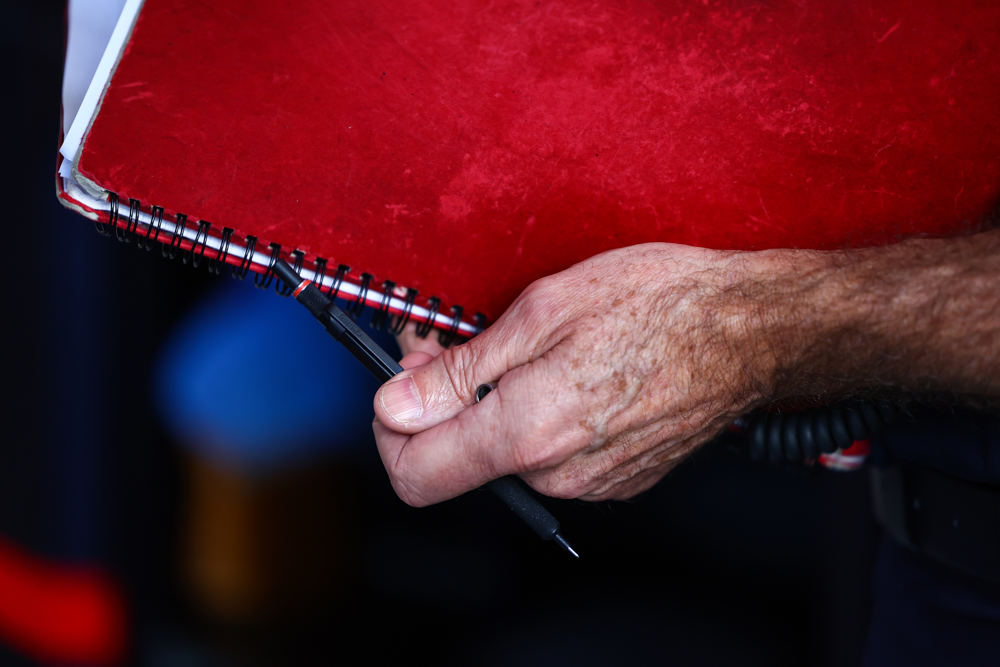 Diego Mejia on Twitter: "Lo que debe saber ese cuaderno. Ha sido un gusto ver a Adrian Newey en ...