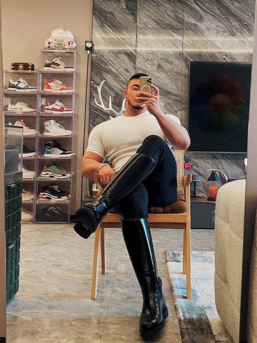 HornySentai on Twitter: "RT @sunrobust: 看起来还是挺s的，玩的时候看见里面被锁起来的软🐔还是挺反差的，哈哈"