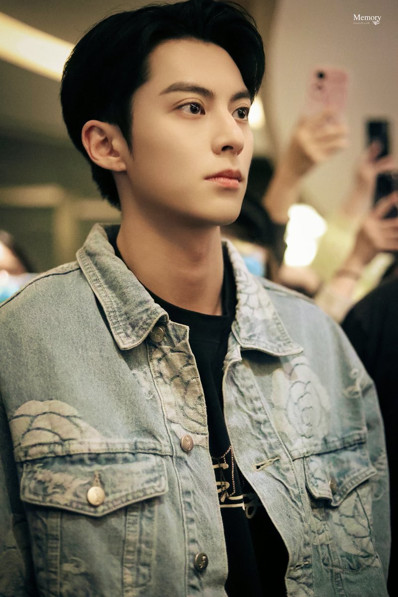 Dylan Wang Hedi 王鹤棣 on Twitter: "2023.3.19 On set©️memory #DylanWang #WangHedi #王鹤棣 #ShiYan # ...