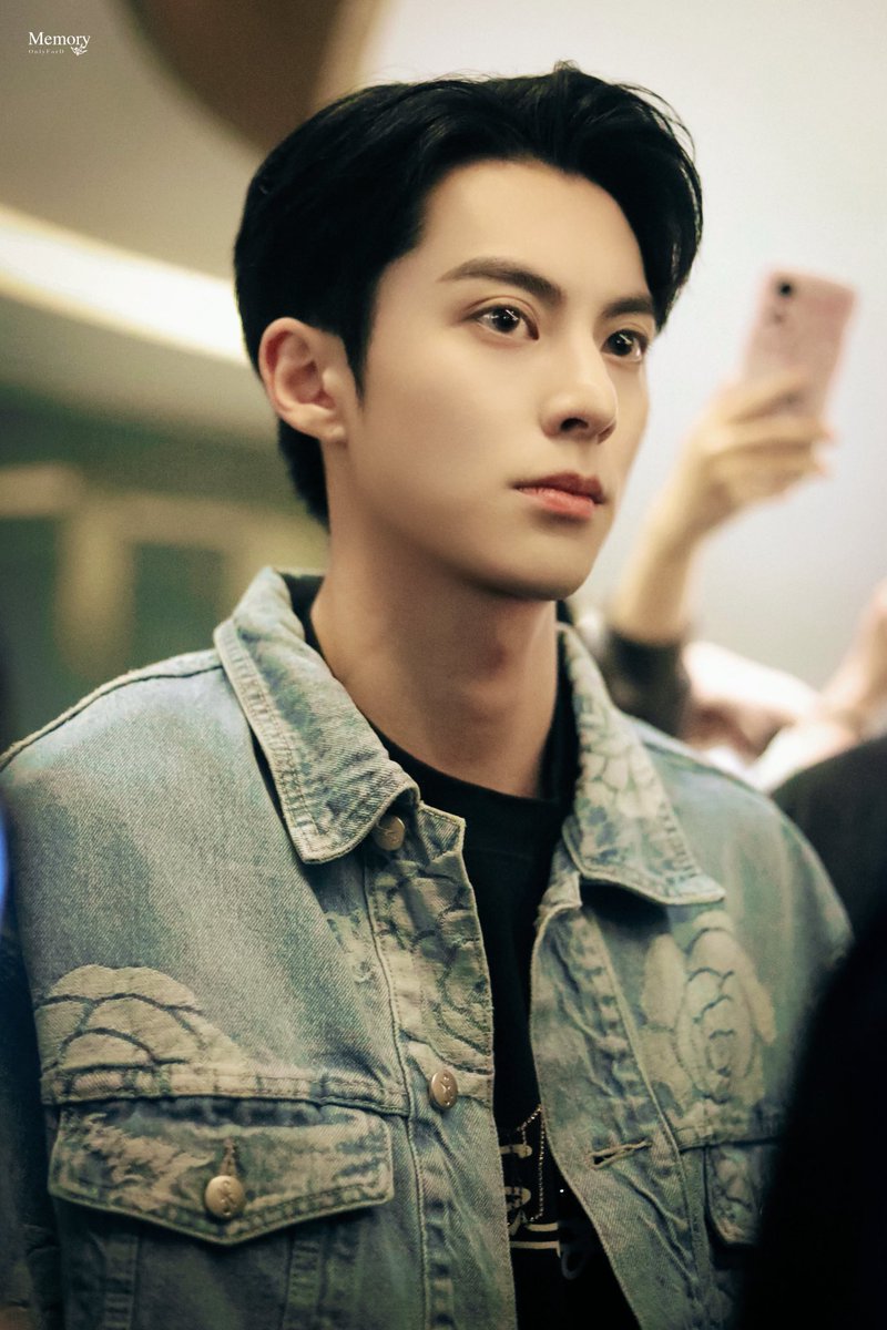 Dylan Wang Hedi 王鹤棣 on Twitter: "2023.3.19 On set©️memory #DylanWang #WangHedi #王鹤棣 #ShiYan # ...