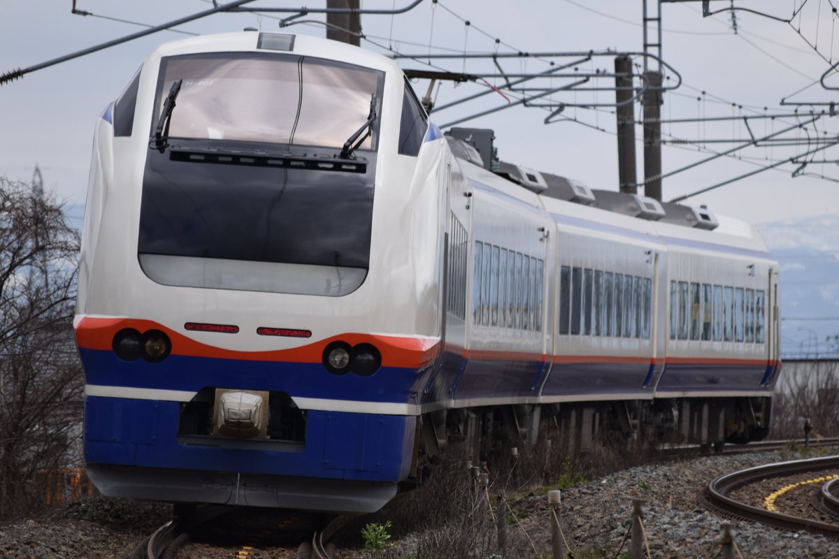 ろくいち on Twitter: "2023/3/19 E653系しらゆき色 いなほ10号(10M) HB-E300系 海里(8852D) いなほの20分差で走る海里をそれぞれ後追いで。"
