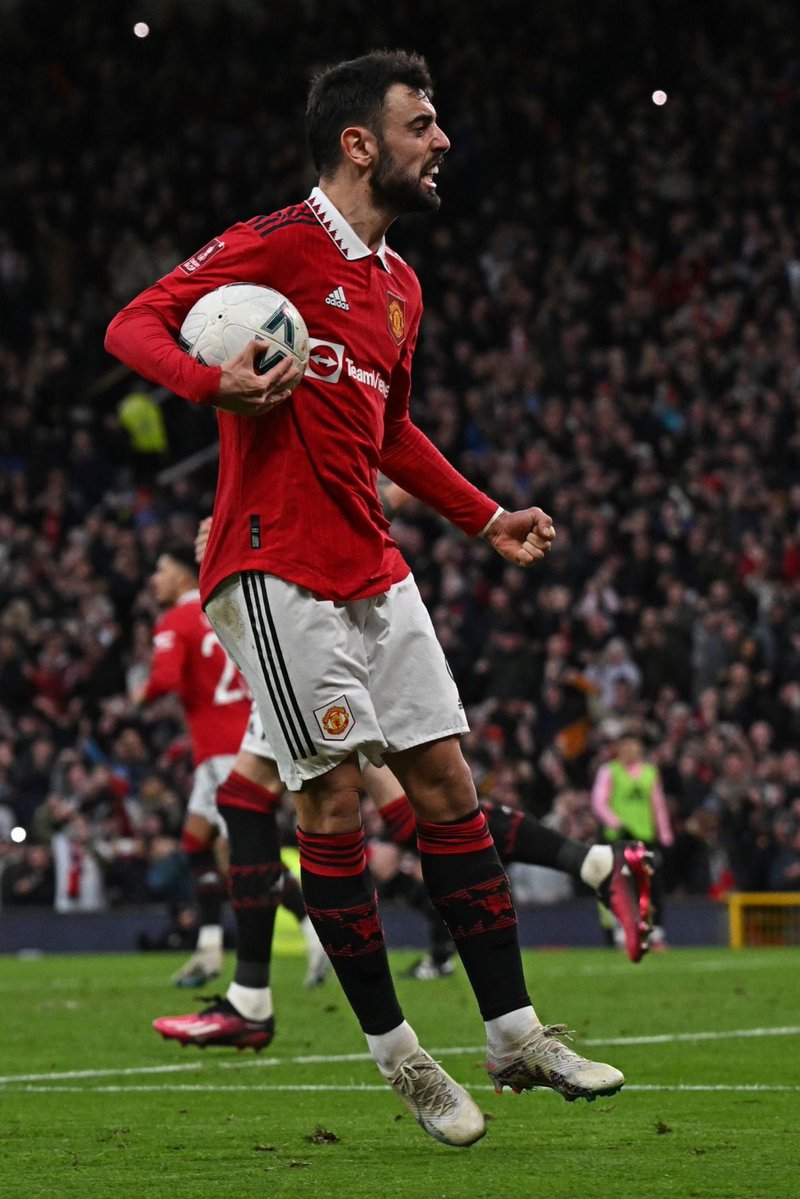 Statman Dave on Twitter: "Bruno Fernandes’ game by numbers vs. Fulham: 84 touches 76% pass ...