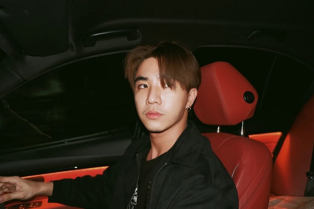 𝗠𝗢𝗘🐯🎸🖤 on Twitter: "RT @Perth_200190: 21>>22 👦 (20.3.23) Instagram: https://instagram.com/p/Cp ...