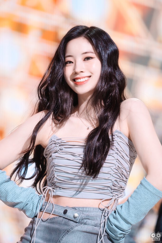 TWICE Indonesia on Twitter: "TWICE ‘SET ME FREE’ Comeback Stage from Inkigayo PD Note #DAHYUN # ...