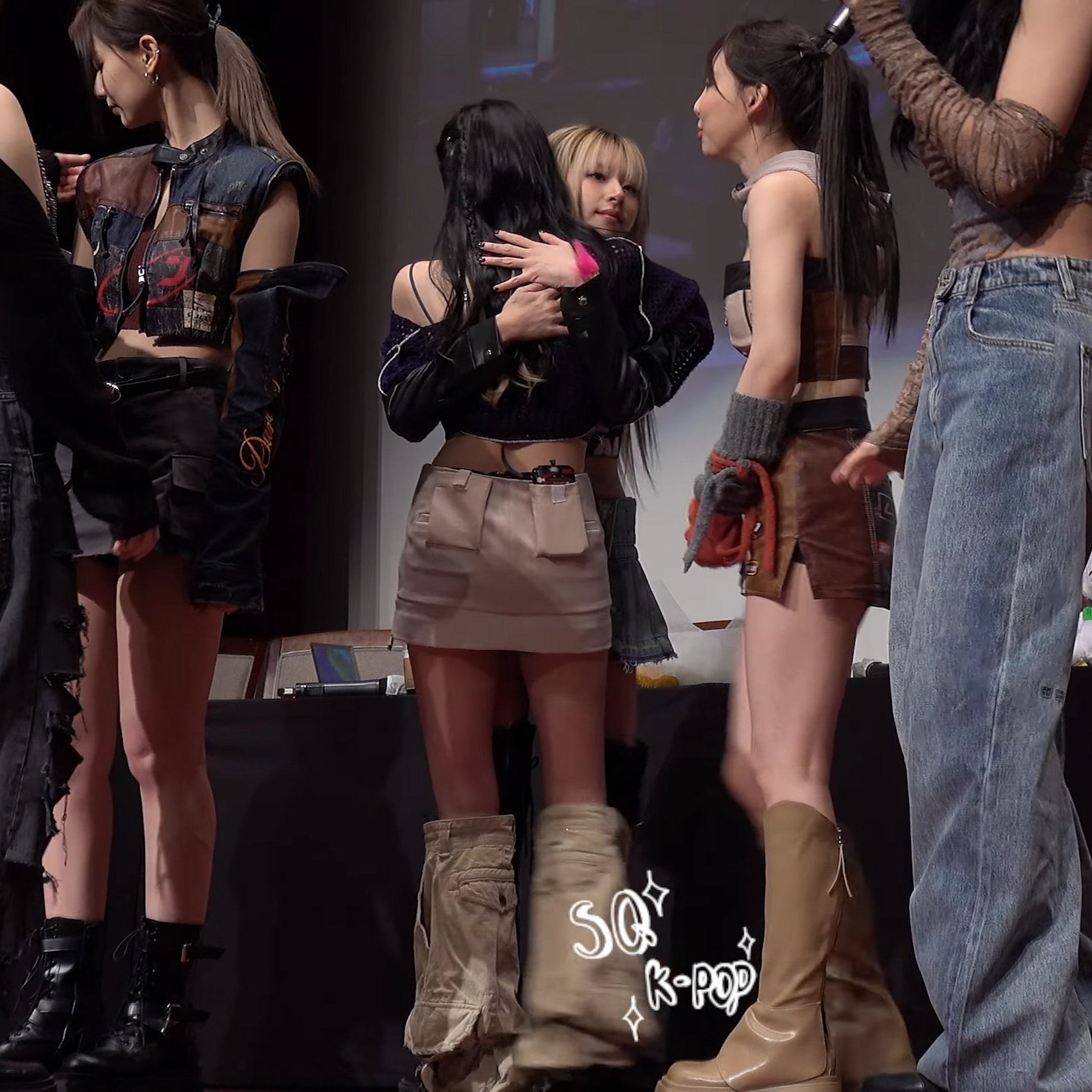 minaron on Twitter: "MINA AND CHAEYOUNG HUGGING SO TIGHTLY 🥺 https://t.co/MtG6AhdRk7" / Twitter