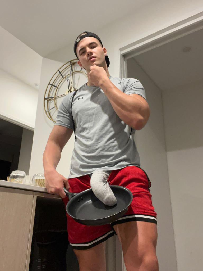 jayden on Twitter: "Take this banana before your workout at the gym today https://t.co ...