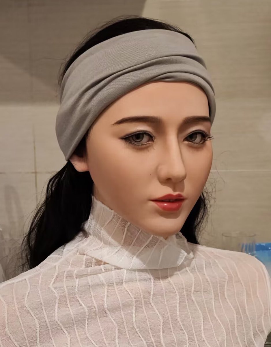 矮大紧的我 On Twitter 她回来了 她脱下了口罩 她在一年后获得了重生 她的名字叫 丫丫” She Finally Came Back She Didnt Need A