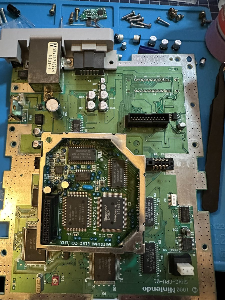 ModCrane on Twitter: "休日、本当に久しぶりの自分用mod。SFC初期型SHVC-CPU-01のメンテとリキャップ。サウンドモジュールの方も。"