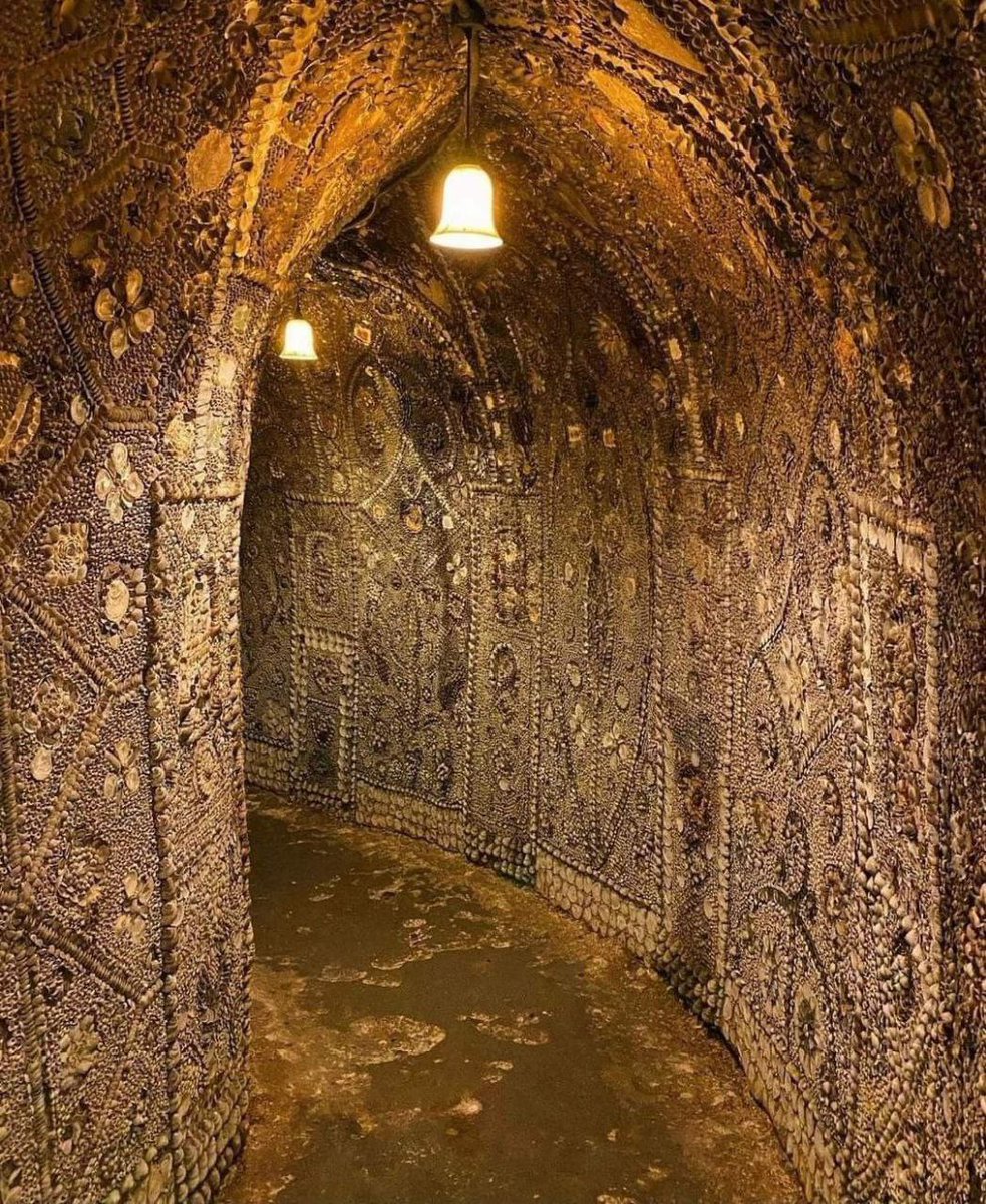 RACUSCHEK GROT. A mysterious cave in England. The Shell Grotto is a ...