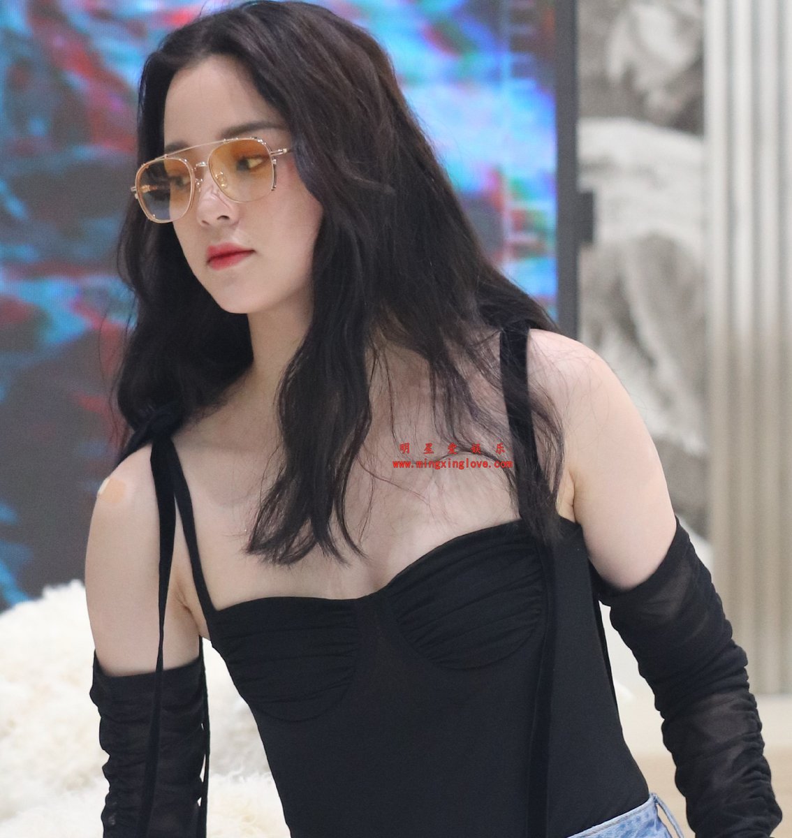mingxinglove on Twitter: "#欧阳娜娜 写真拍摄花絮照片，性感吊带露胸牛仔造型，高清4K分辨率原图无修 #生图 下载 #明星生图 照相机型号 Canon EOS ...