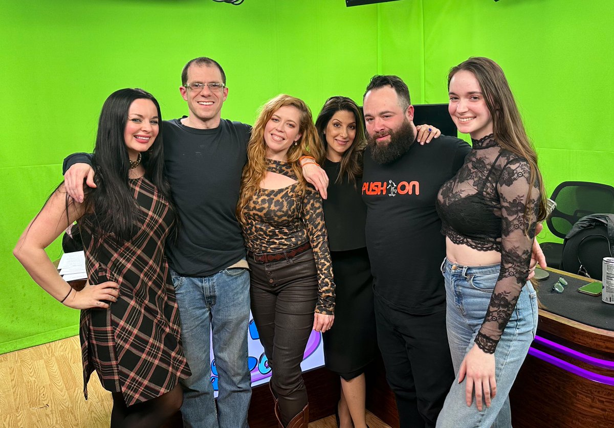 Chrissie Mayr🇺🇸 on Twitter: "Good times on Wet Spot tonight! No nudity! We really behaved this ...