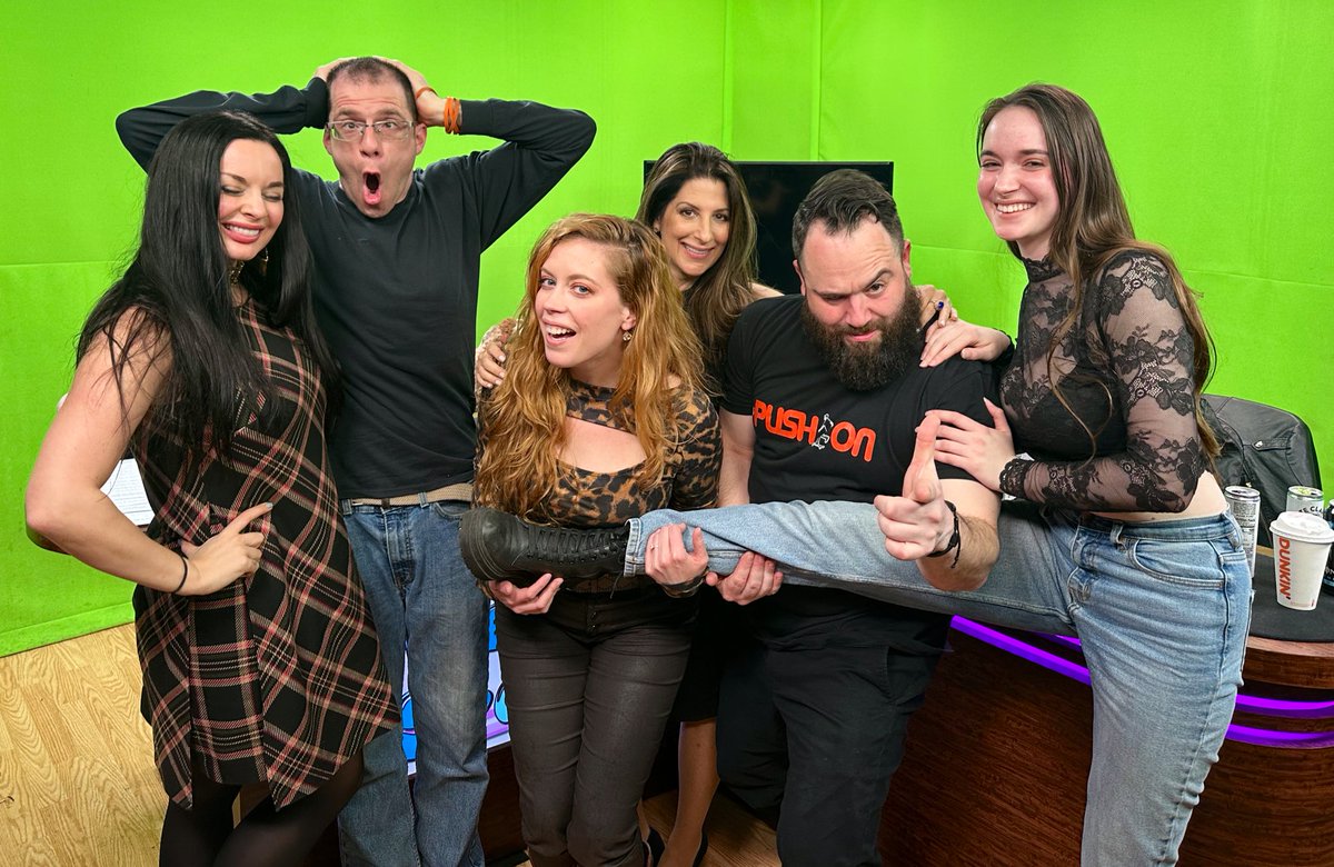 Chrissie Mayr🇺🇸 on Twitter: "Good times on Wet Spot tonight! No nudity! We really behaved this ...