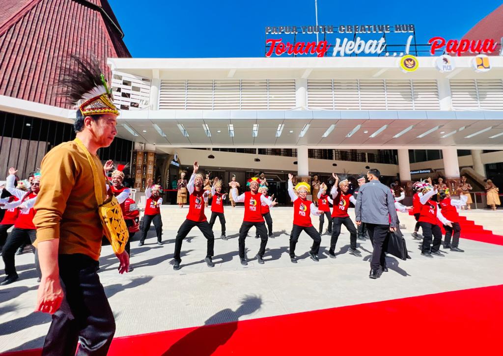 Meresmikan Papua Youth Creative Hub (PYCH), sebuah fasilitas yang ...