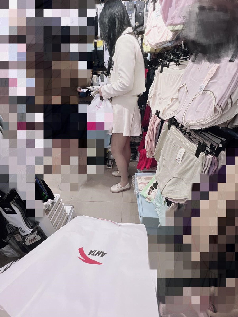 会喷水的亲姐姐 On Twitter 人都说儿走千里母担忧,我没想到今天会这么幸运,今天中午吃完饭接到了一个视频通话,很意外这个电话是姐姐打来的,当时我还在吃饭,紧张的赶紧接了,我起初以为