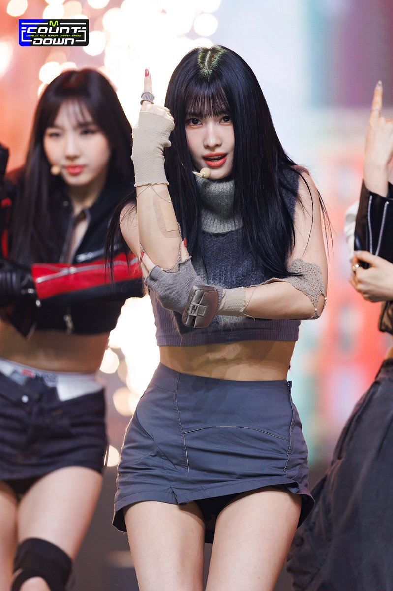 TWICE Indonesia on Twitter: "TWICE Comeback Stage at MCountdown #MOMO #모모 #TWICE #트와이스 ...