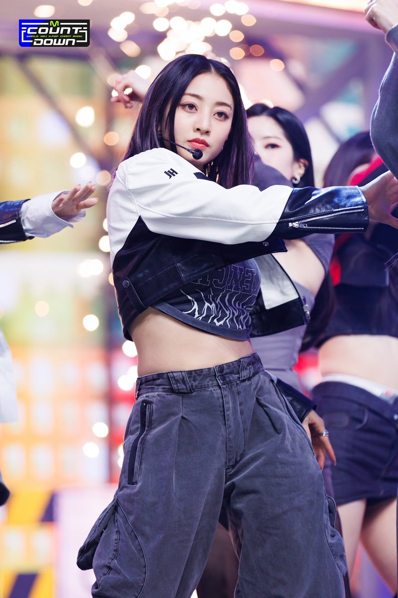 TWICE Indonesia on Twitter: "TWICE Comeback Stage at MCountdown #JIHYO #지효 #TWICE #트와이스 ...