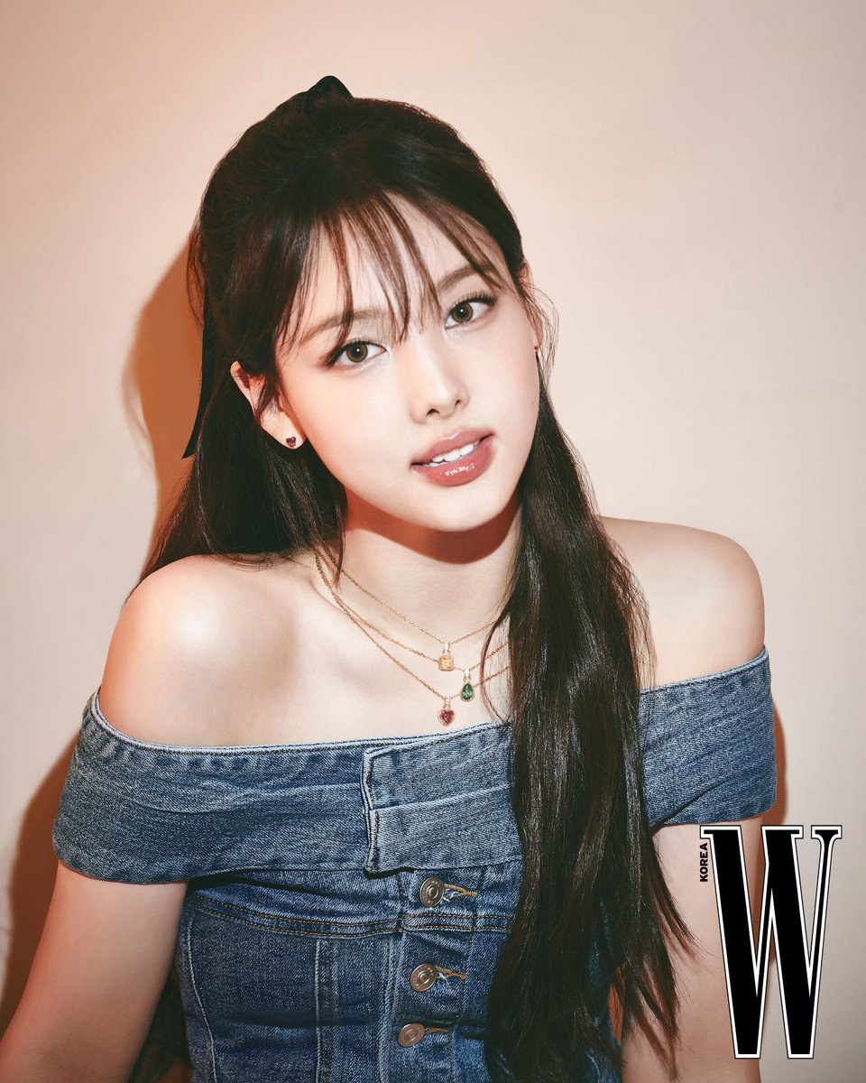 TWICE on Twitter: "NAYEON & W KOREA & Swarovski ‘Hello My Swan’ https://bit.ly/3FAhlu0 📌Listen ...