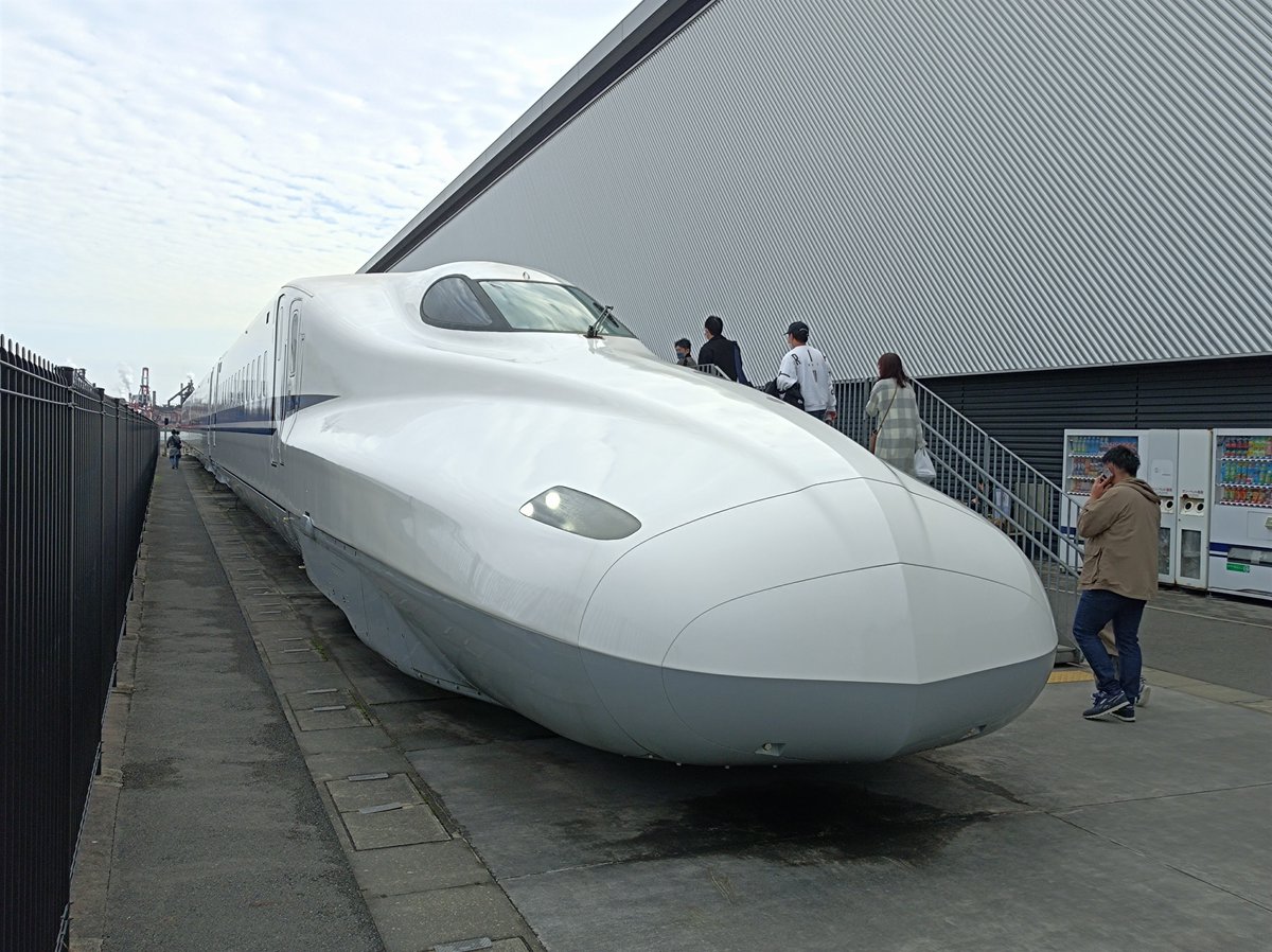 飯田鉄道工業公社 on Twitter: "リニア鉄道館で展示されているN700系の量産先行試作車。500系や700系がまだ走っているのにN700系が博物館入りしています。グリーン車の座席に ...