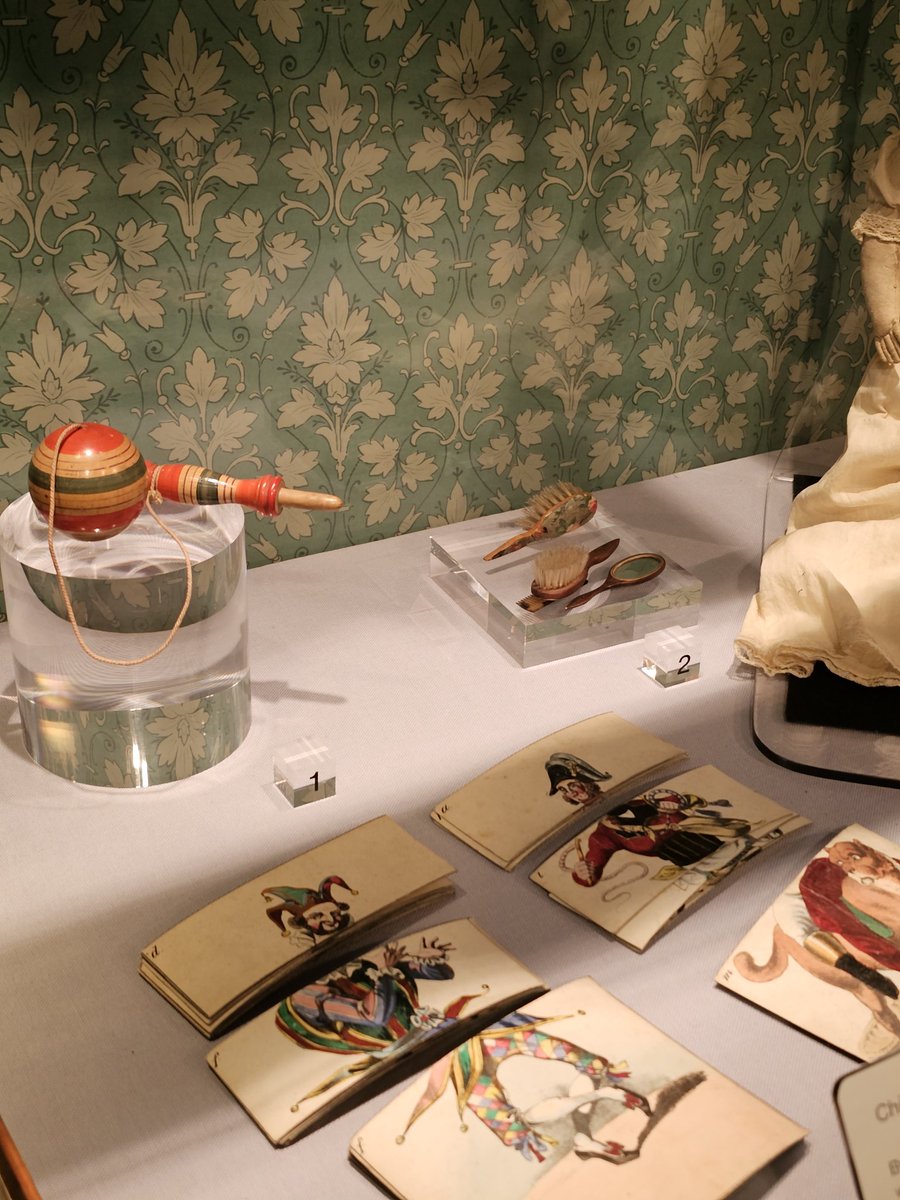 ปิยะรักษ์ 🍂🎃🌻🦌 on Twitter: "RT @ndcodeine: ไม่กล้าถ่ายติดตุ๊กตา กัว 555"