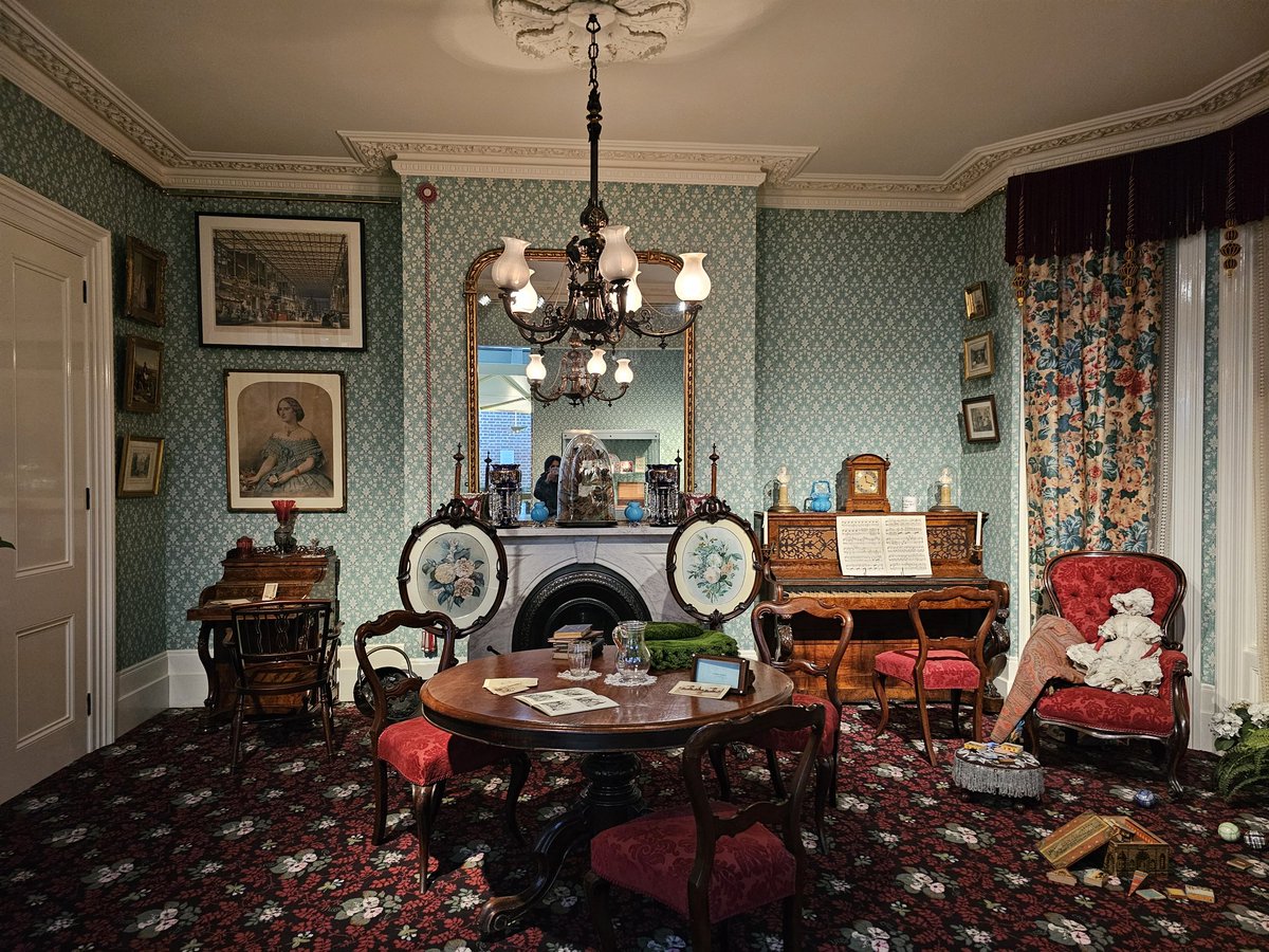 ปิยะรักษ์ 🍂🎃🌻🦌 on Twitter: "RT @ndcodeine: ไม่กล้าถ่ายติดตุ๊กตา กัว 555"