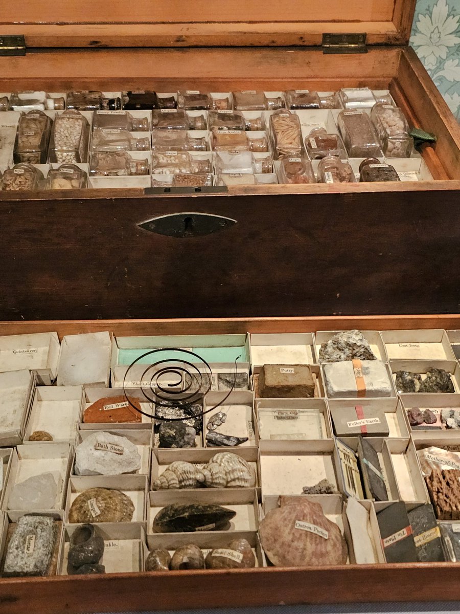 ปิยะรักษ์ 🍂🎃🌻🦌 on Twitter: "RT @ndcodeine: ไม่กล้าถ่ายติดตุ๊กตา กัว 555"