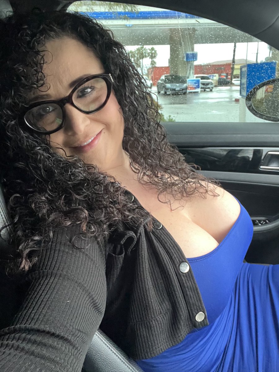 Rubi Diamond on Twitter: "Cold, rainy Titty Tuesday 💙💦💦💦"