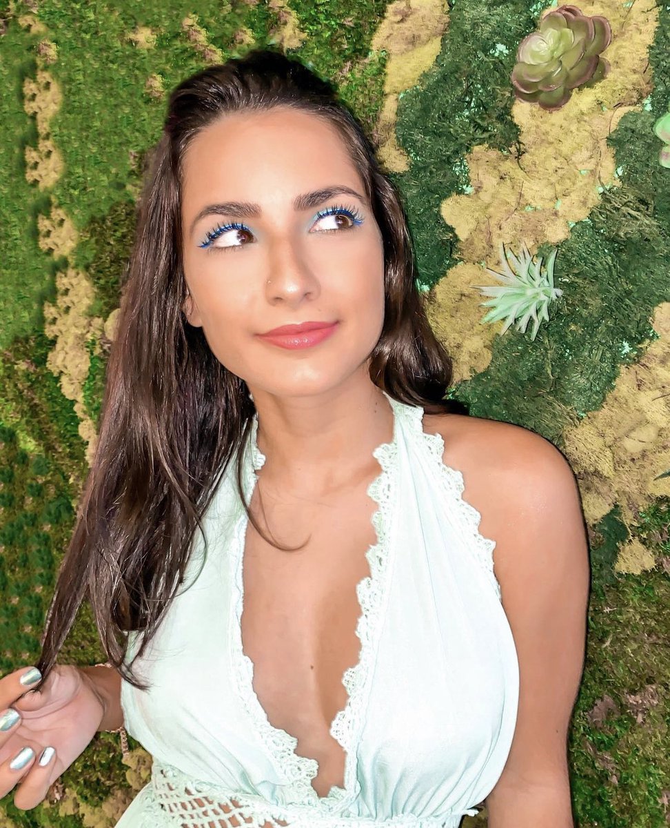 Pop Crave on Twitter: "Bad Bunny’s ex-girlfriend Carliz De La Cruz Hernández is suing the ...