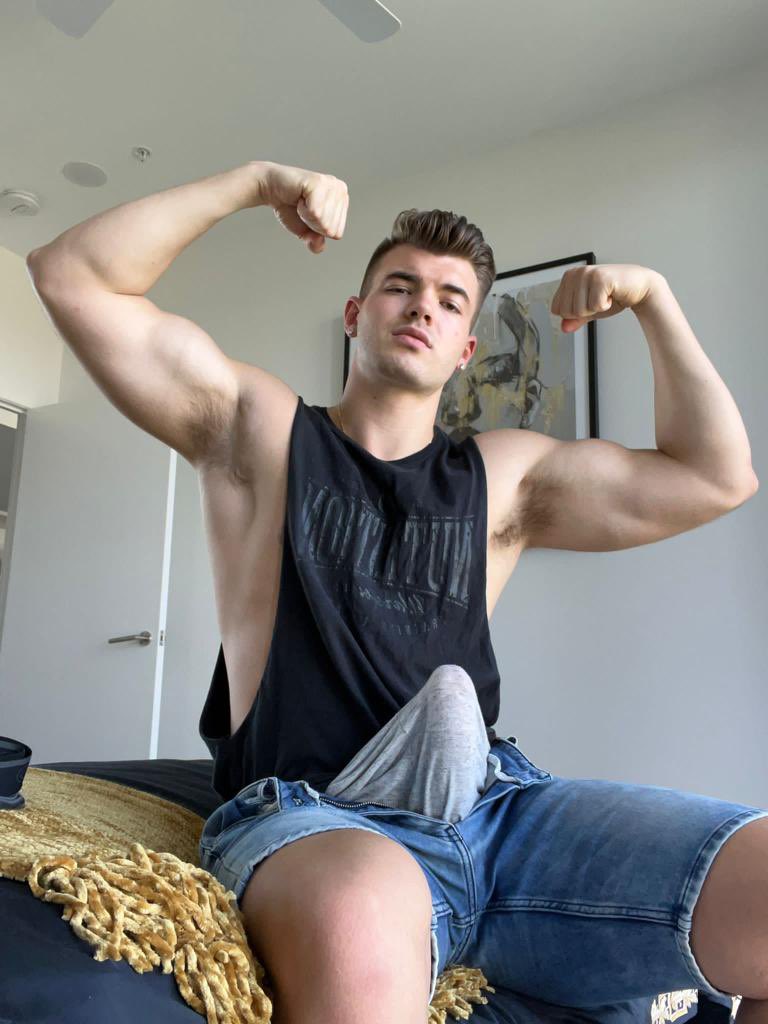 Jayden On Twitter If You Skip The Gym I Let You Workout My Third Leg