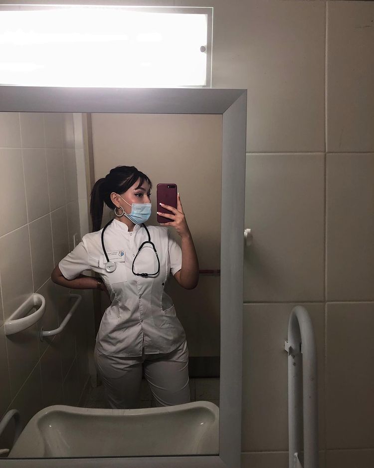 Vane on Twitter: "Colegas bien uniformadas 🏥"