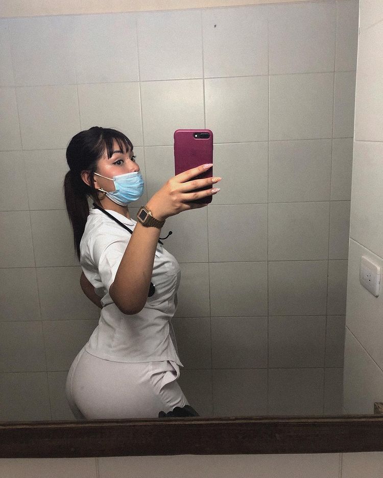Vane on Twitter: "Colegas bien uniformadas 🏥"