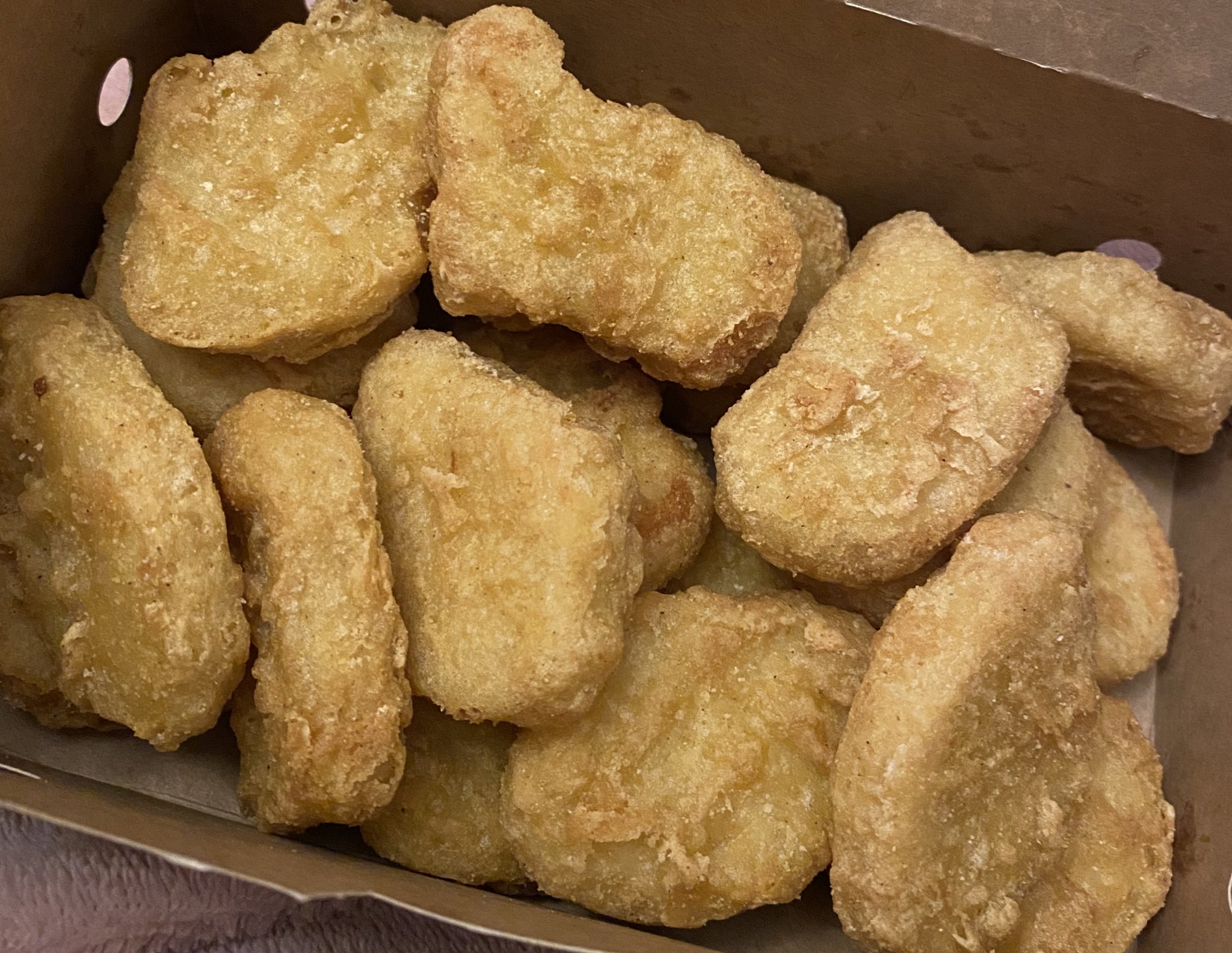 m 🌸 on Twitter: "would you like a chicken nuggie? :D 🥰 https://t.co/rYMLP0dyAJ" / Twitter