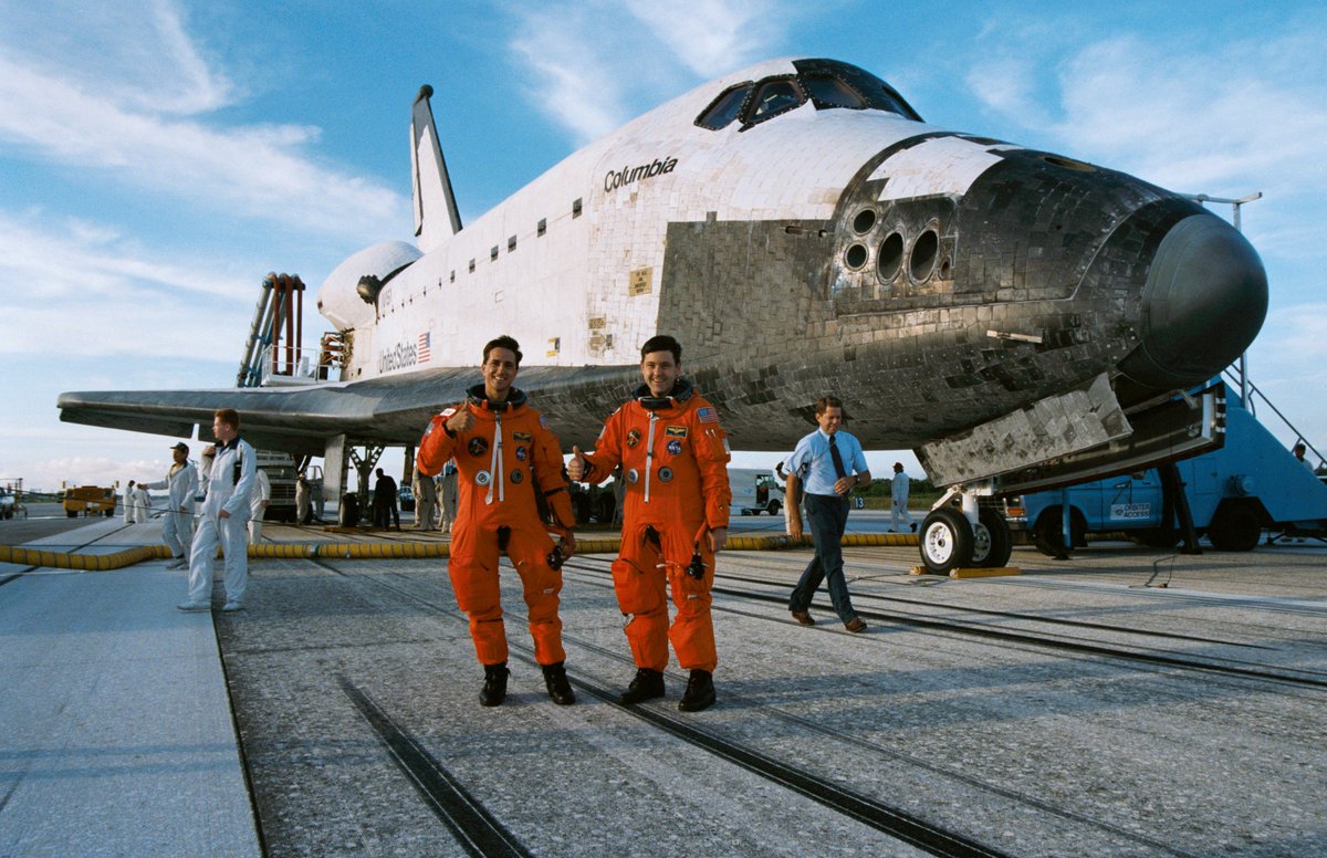 Shuttle Porn on Twitter: "A good sense of scale for the Space Shuttle: Commander Bob Cabana and ...