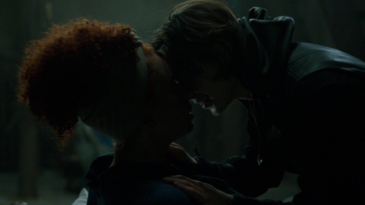 gigi | yj spoilers on Twitter: "this is hands down the best first kiss in wlw history https://t ...