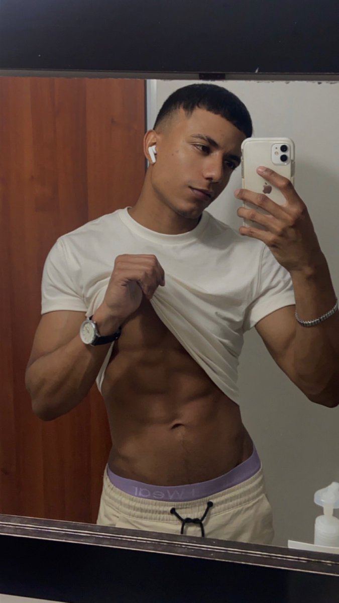 JAY 🔱 on Twitter: "Tú morenito bb."