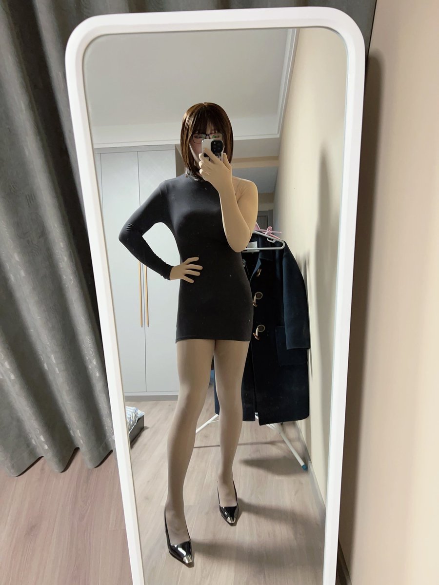 Trish on Twitter: "重发一下，减肥还是有用的 #zentai #femalemask #pantyhose"