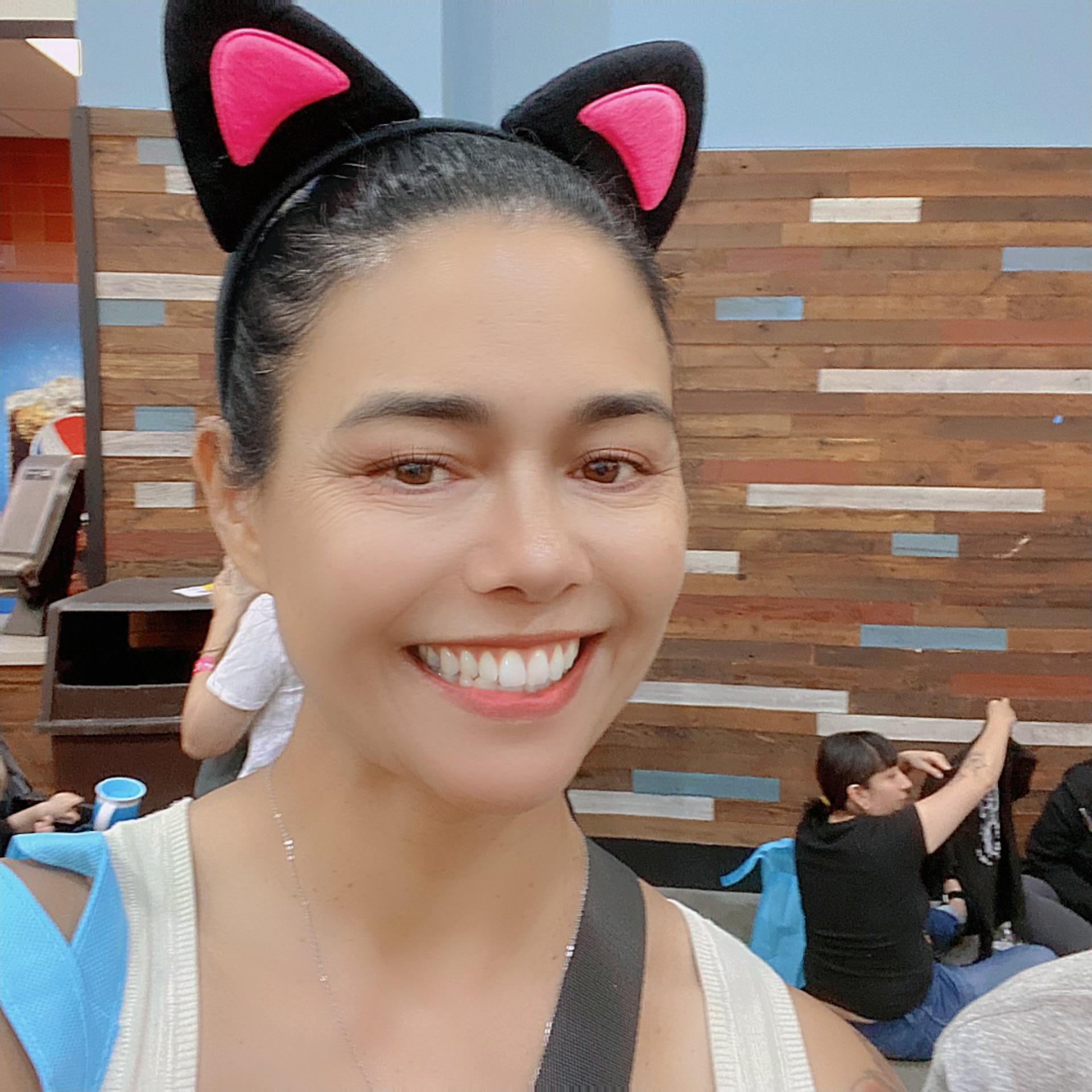 Dana Vespoli on Twitter: "That one time I attended CatCon so I could see Merlin the Angry ...