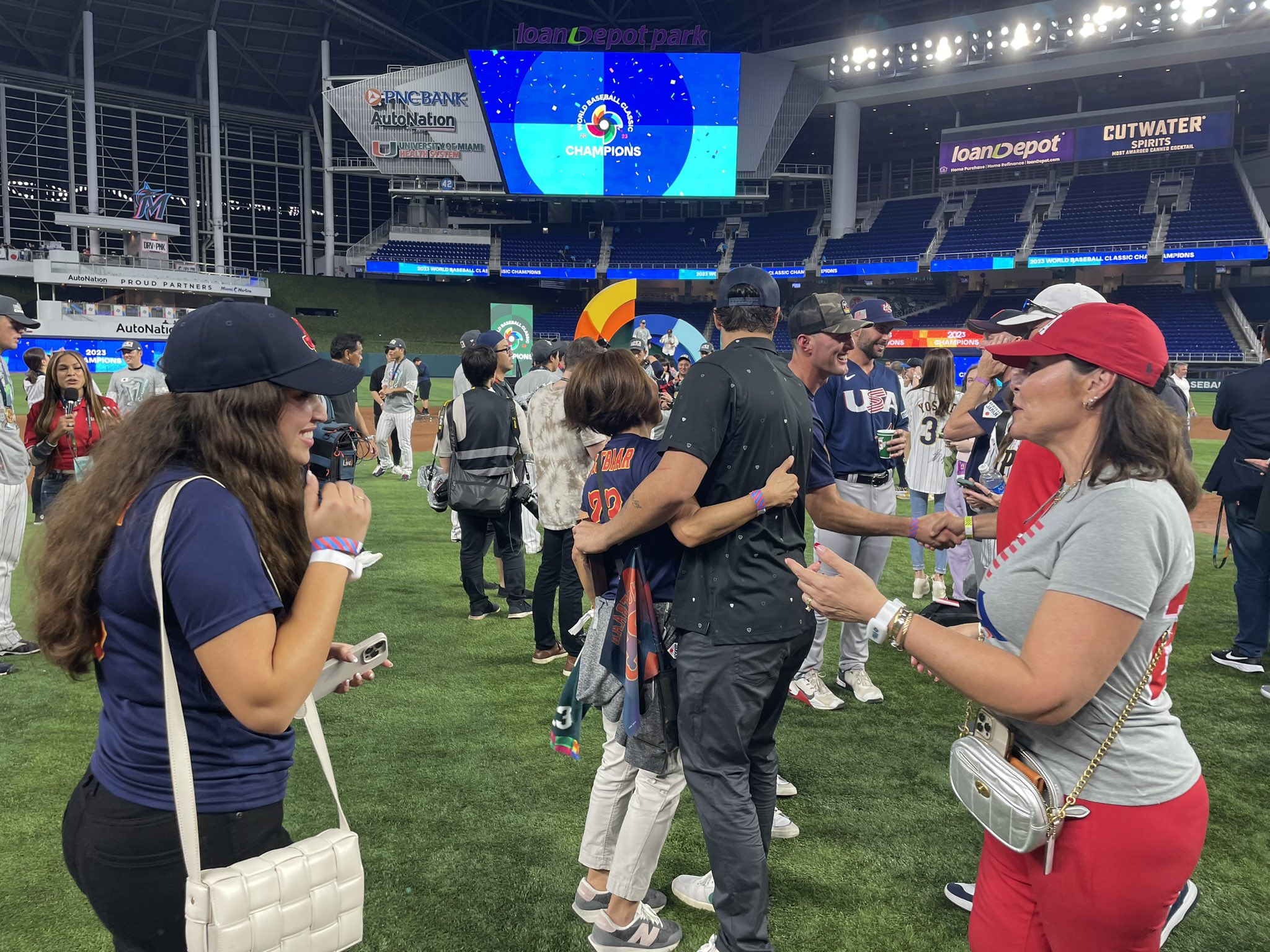 Good Guy on Twitter: "Team Japan on field celebrating winning WBC, with their families joining ...