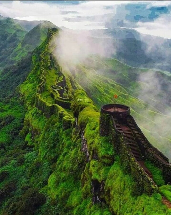10 Extremely Beautiful Forts in Maharashtra 1. Harihar Fort, Nashik ...